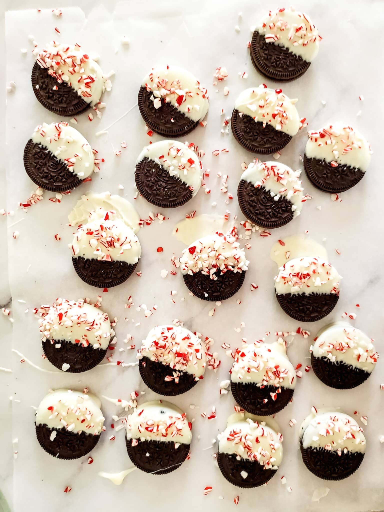 Peppermint Oreos - Swirls of Flavor